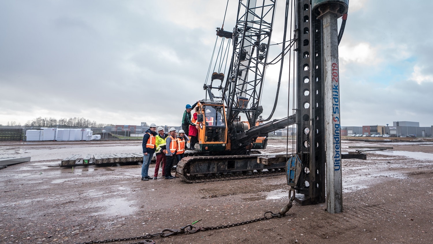 Burgemeester slaat eerste paal uitbreiding Sidijk Burgemeester slaat eerste paal uitbreiding Sidijk