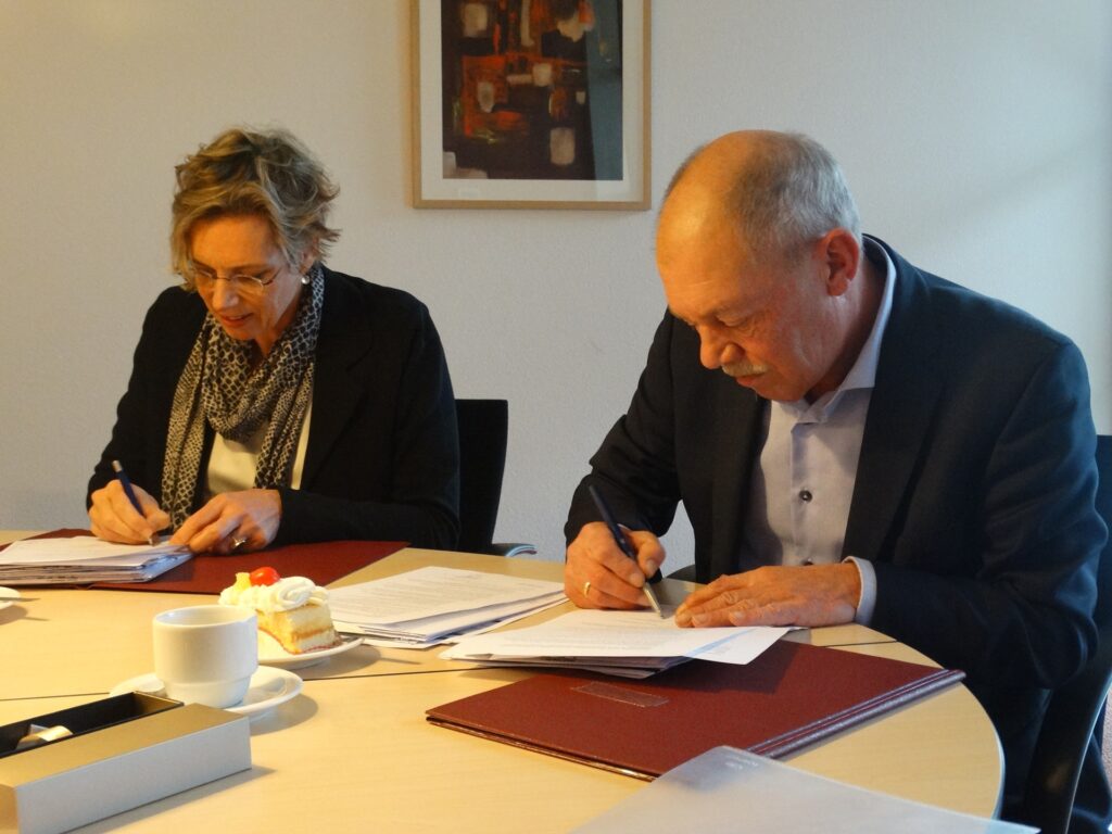 Ondertekening realisatieovereenkomst ‘Gysbert Japicxstrjitte’ in Kollum